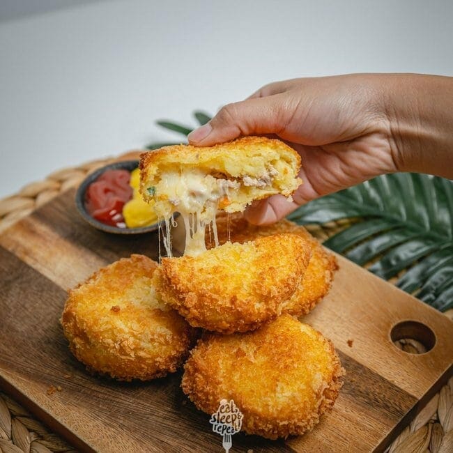 วิธีทำ โครเกต์ชีส เมนูเติมพลัง ทอดร้อนๆ กรอบนอกนุ่มใน ไส้เพียบ! - lulla ...